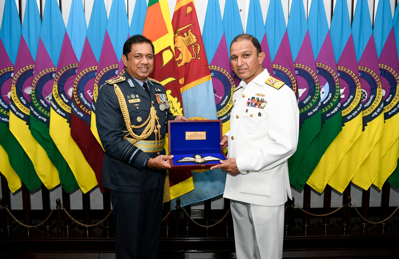 CHIEF OF NAVAL STAFF OF THE PAKISTAN NAVY CALLS ON THE COMMANDER OF THE ...