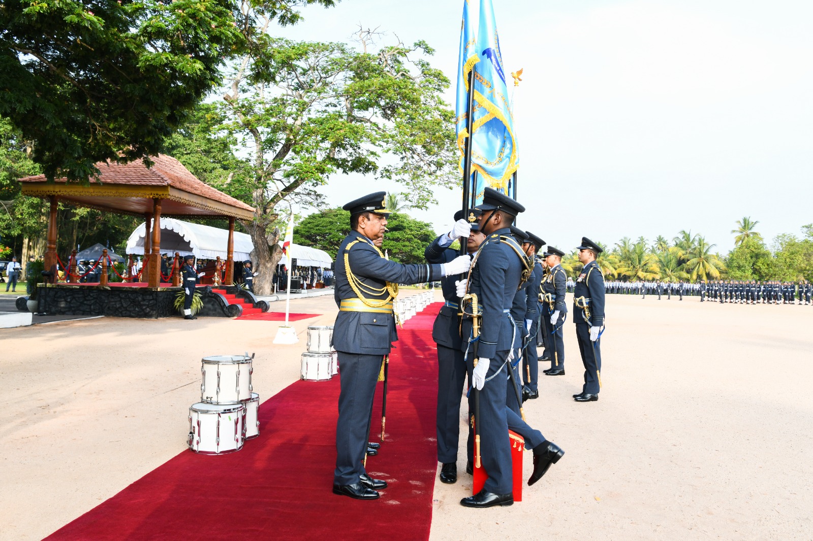 SLAF ESTABLISHMENTS HONOURED WITH STANDARDS - Ceylon Daily News