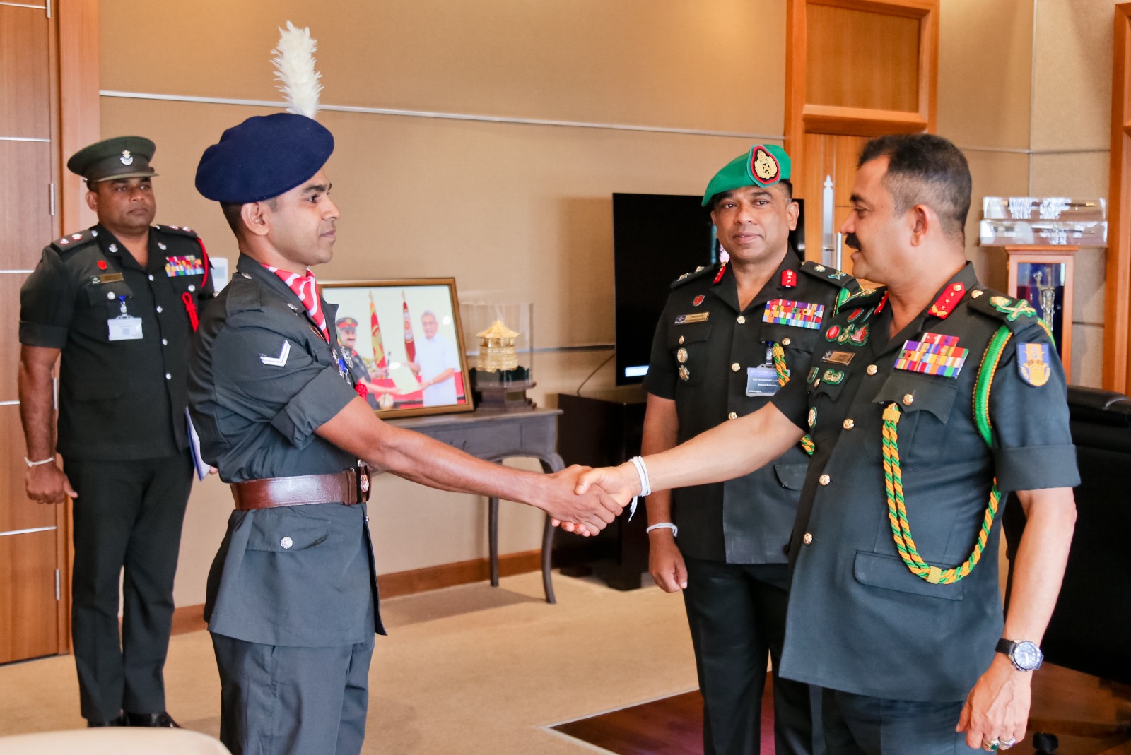 SLLI Soldier’s Bravery in Ududumbara Awarded with Commendation Badge ...
