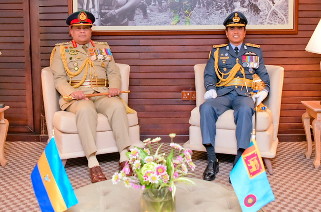AIR MARSHAL UDENI RAJAPAKSHA CALLS ON CHIEF OF DEFENCE STAFF - Ceylon ...