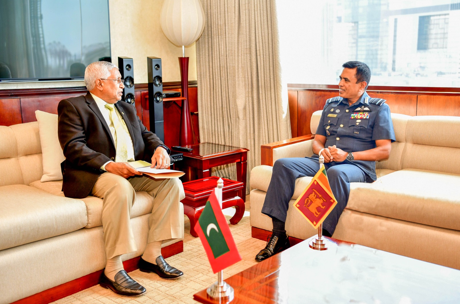 HIGH COMMISSIONER OF MALDIVES CALLS ON THE COMMANDER OF THE AIR FORCE ...