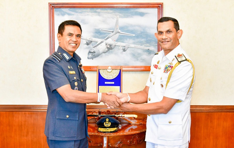 VICE CHANCELLOR OF KOTELAWALA DEFENCE UNIVERSITY CALLS ON THE COMMANDER ...