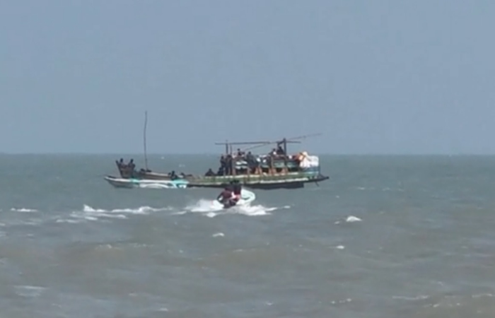 Boat Carrying Myanmar Refugees Arrives in Trincomalee - Ceylon Daily News